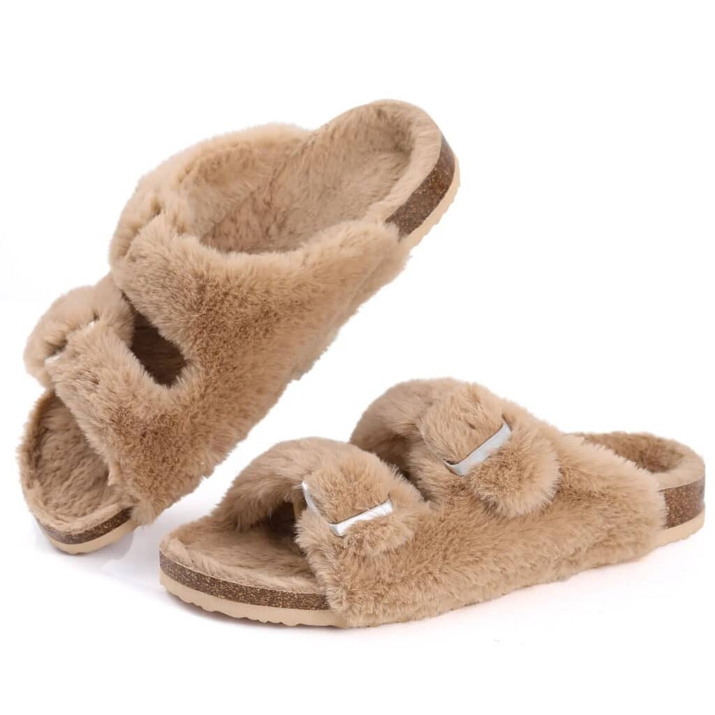 Pantoufle Hiver en Fausse Fourrure avec Boucles Réglables • Chausson ...